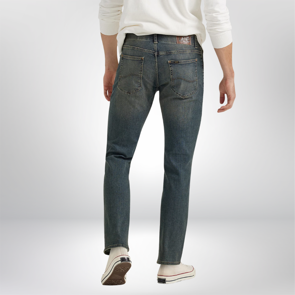 Lee Men’s Extreme Motion Straight Fit Tapered Leg Jean – Maverick Wash – RONNINGS